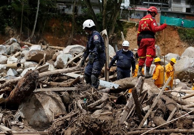 Over 250 Dead in Colombia Floods, Search Operations Continue